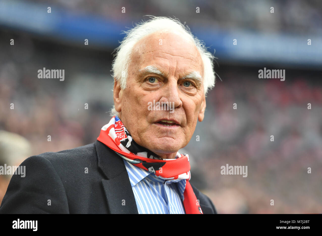 Franz roth fc bayern münchen -Fotos und -Bildmaterial in hoher ...