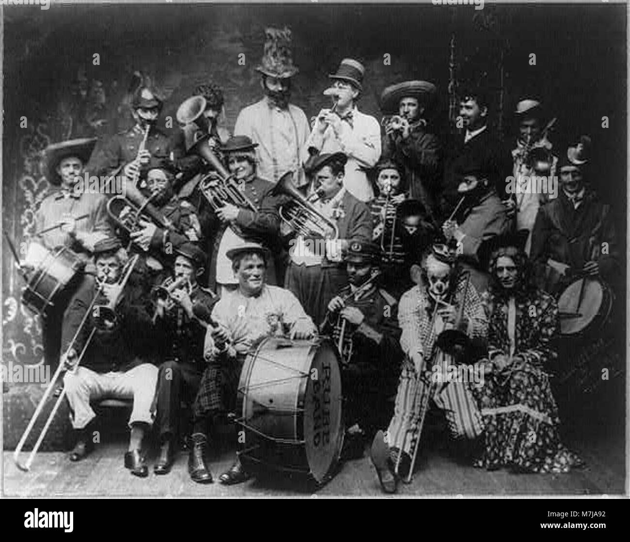 Ein Bild der Eagle Rube Band, einer Musikgruppe, die für ihre Auftritte ...