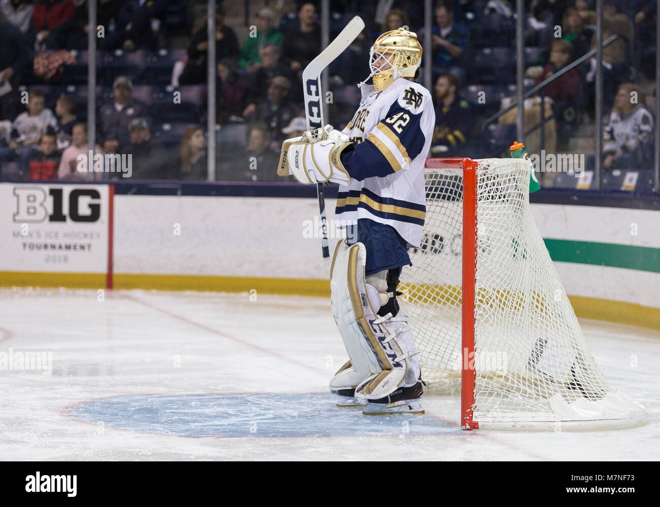 South Bend, Indiana, USA. 10 Mär, 2018. Notre Dame Torwart Cale Morris ...