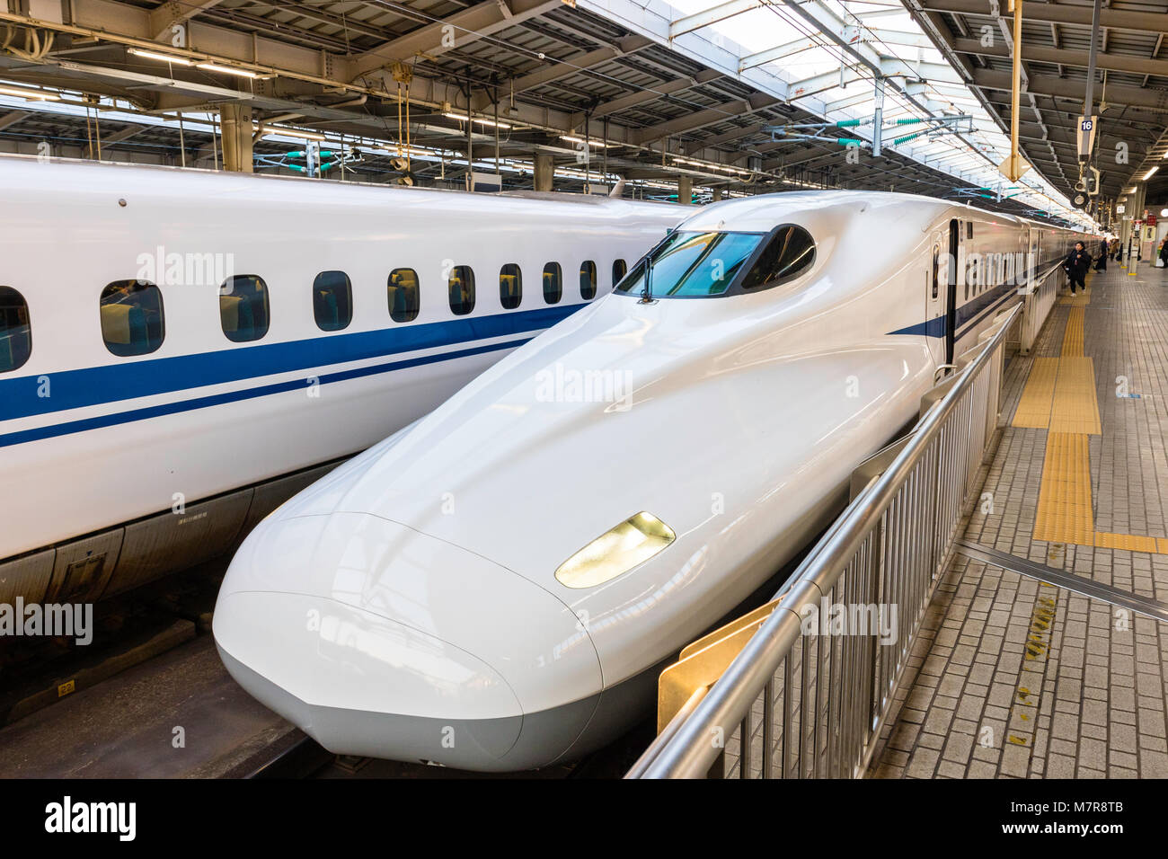 Japanischer shinkansen -Fotos und -Bildmaterial in hoher Auflösung ...