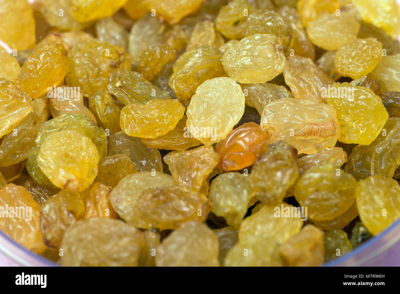 Hintergrund Der große gelbe Rosinen hautnah Stockfotografie - Alamy