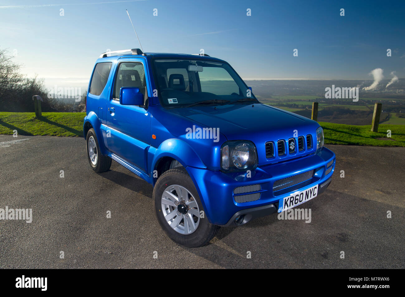 2011 Suzuki Jimny kleinen 4x4 Off Roader Stockfotografie - Alamy