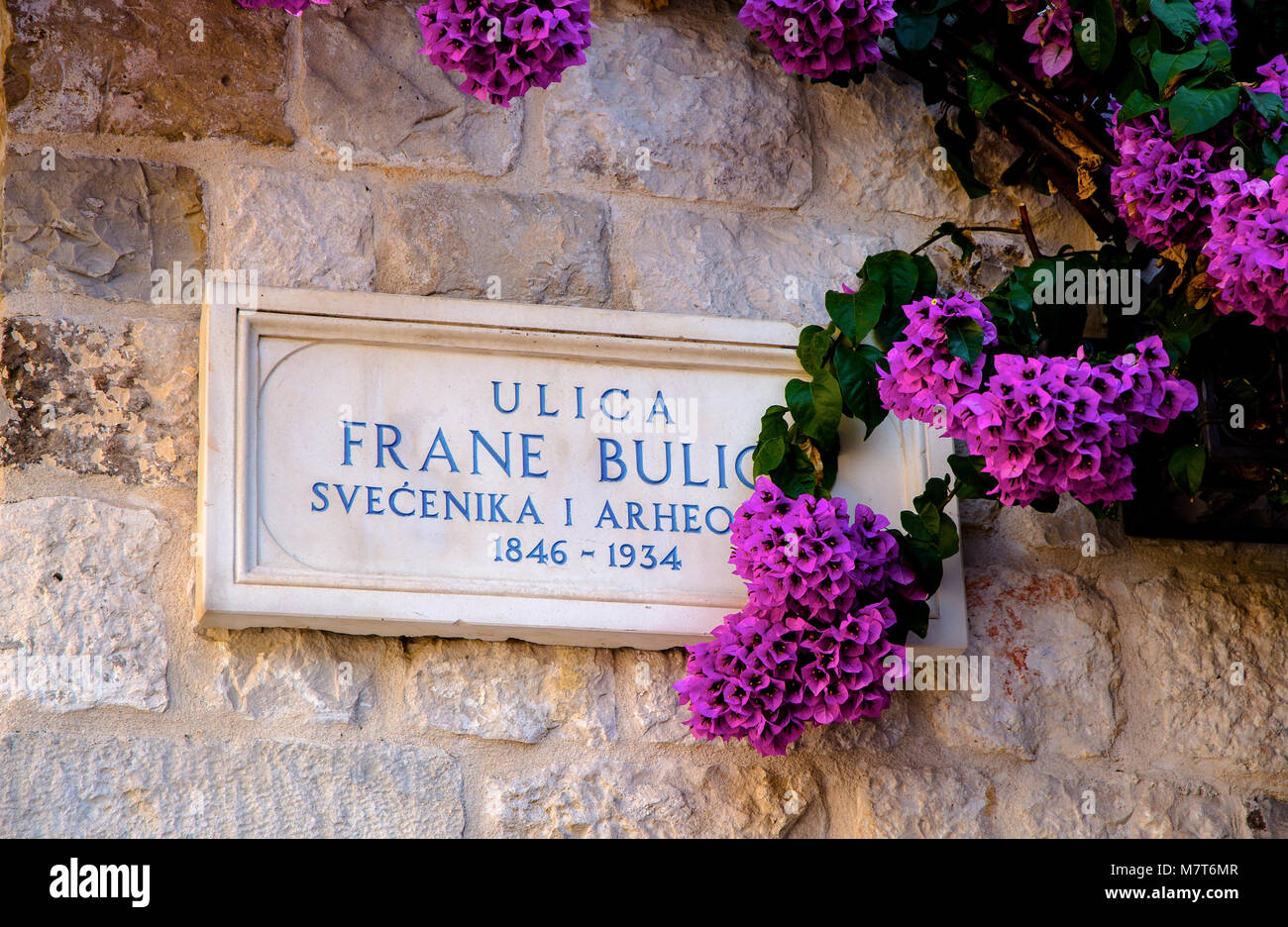 Kroatisches straßenschild -Fotos und -Bildmaterial in hoher Auflösung ...