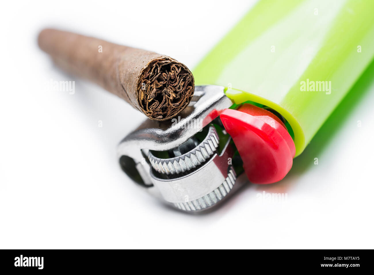Cigarette cigarillo -Fotos und -Bildmaterial in hoher Auflösung – Alamy