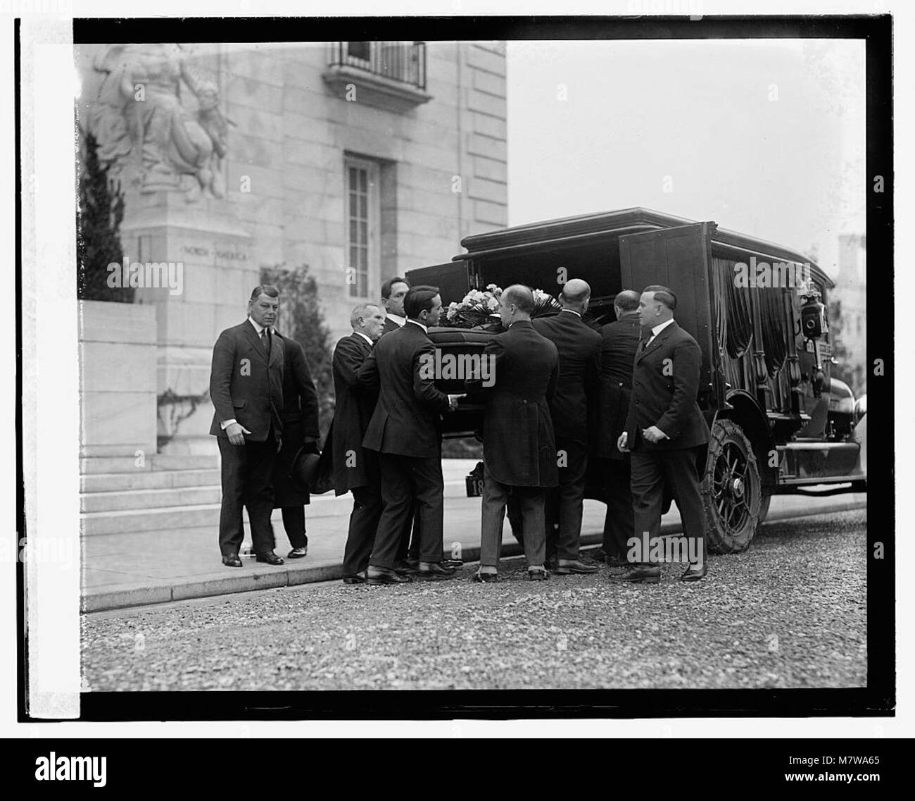Respektvoller abschied -Fotos und -Bildmaterial in hoher Auflösung – Alamy