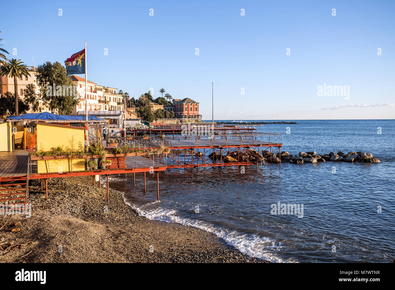 Rapallo beach -Fotos und -Bildmaterial in hoher Auflösung – Alamy