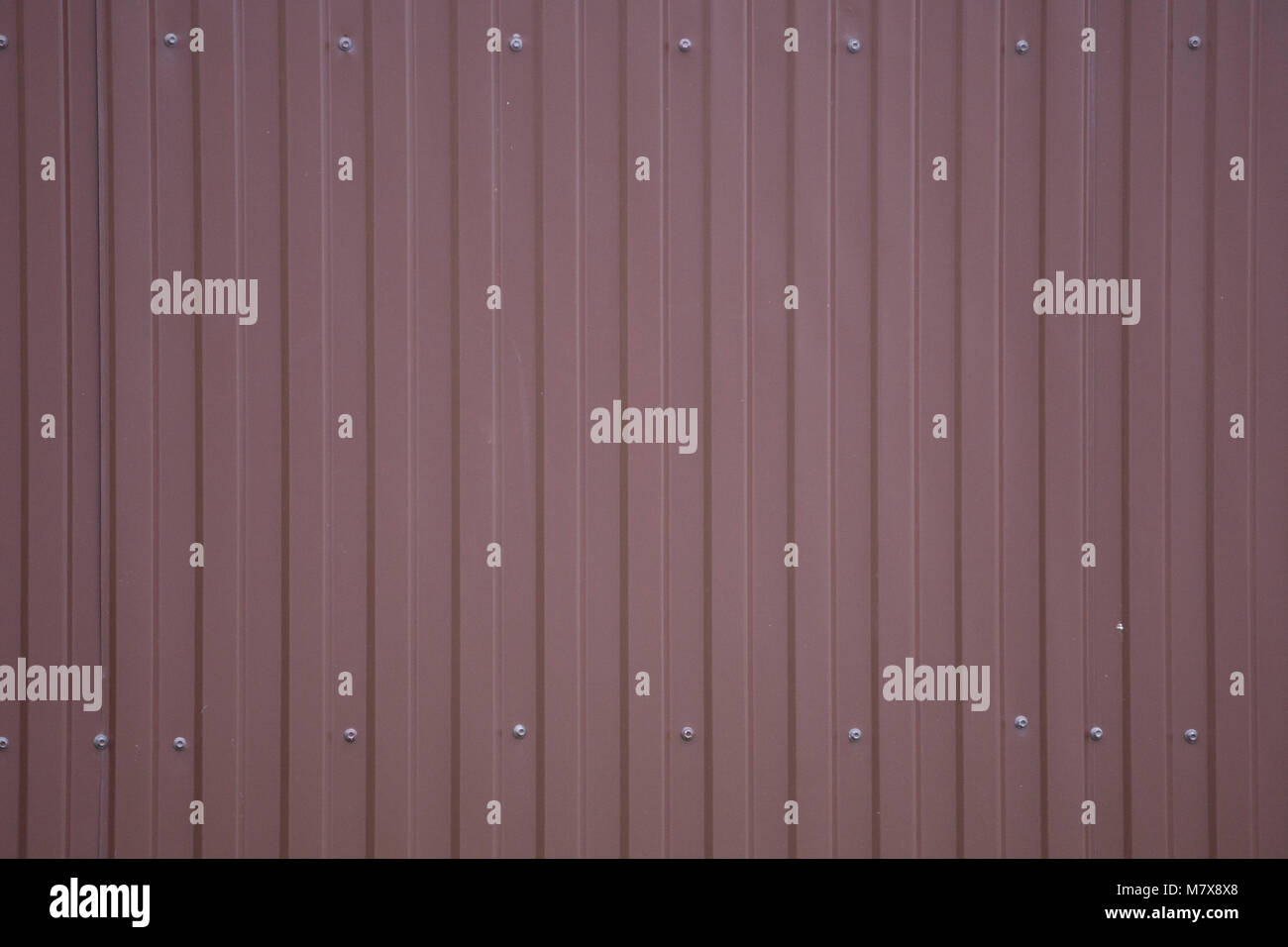 Obere wand aus wellblech -Fotos und -Bildmaterial in hoher Auflösung ...