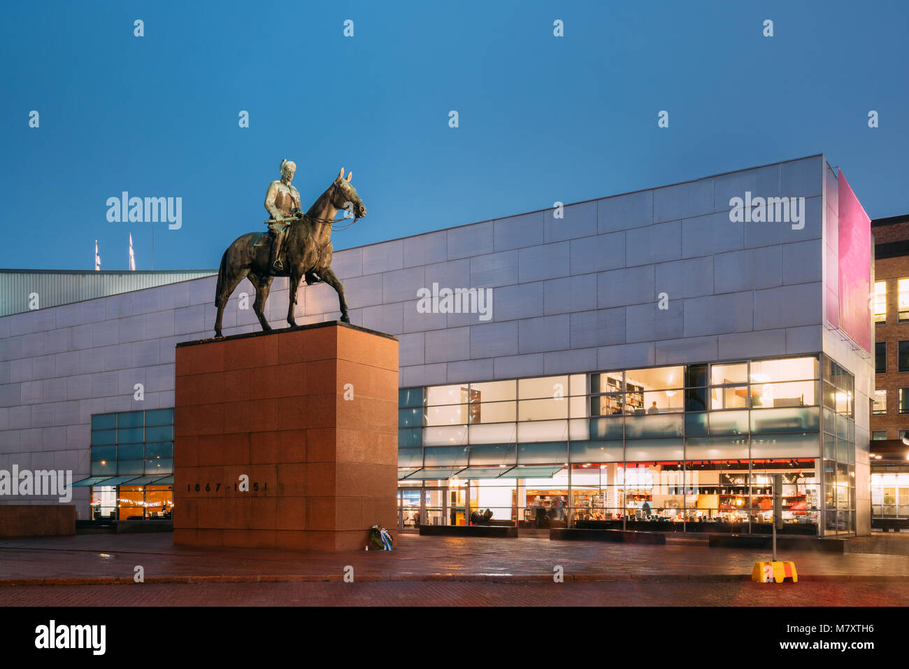Mannerheim statue helsinki finland -Fotos und -Bildmaterial in hoher ...
