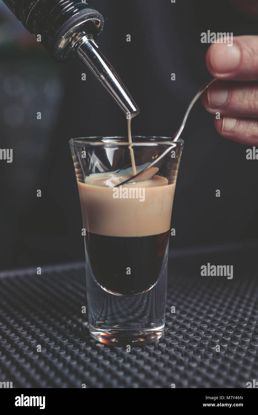 B 52 cocktail -Fotos und -Bildmaterial in hoher Auflösung – Alamy
