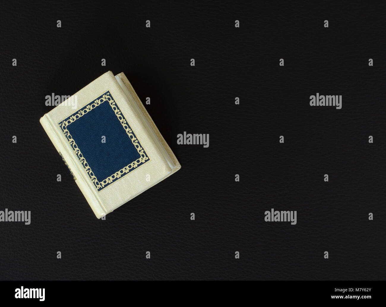 Mini book -Fotos und -Bildmaterial in hoher Auflösung – Alamy