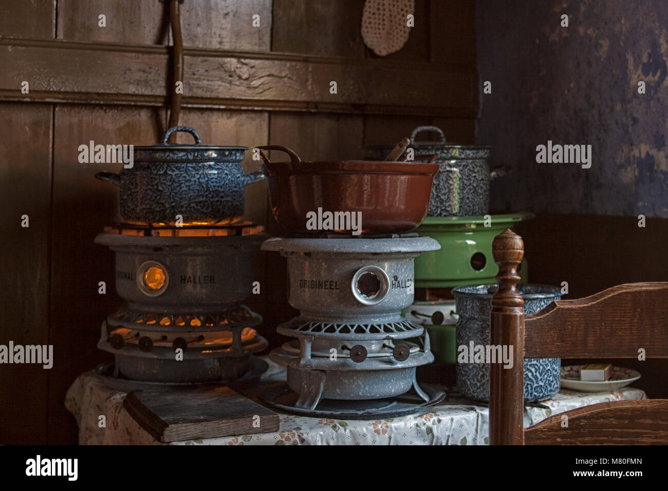 1930s cooker -Fotos und -Bildmaterial in hoher Auflösung – Alamy