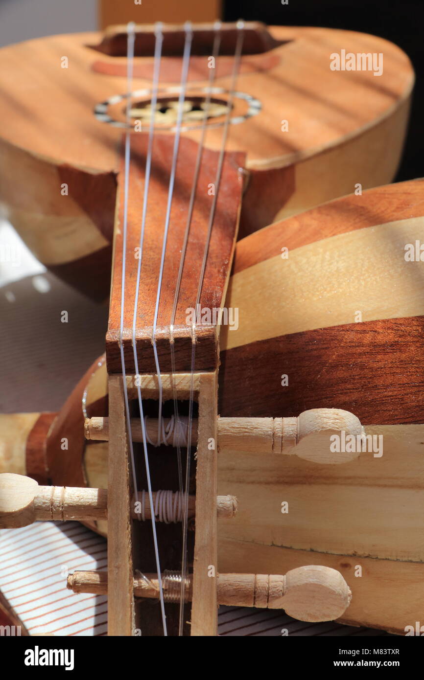 Alte musikinstrumente -Fotos und -Bildmaterial in hoher Auflösung – Alamy