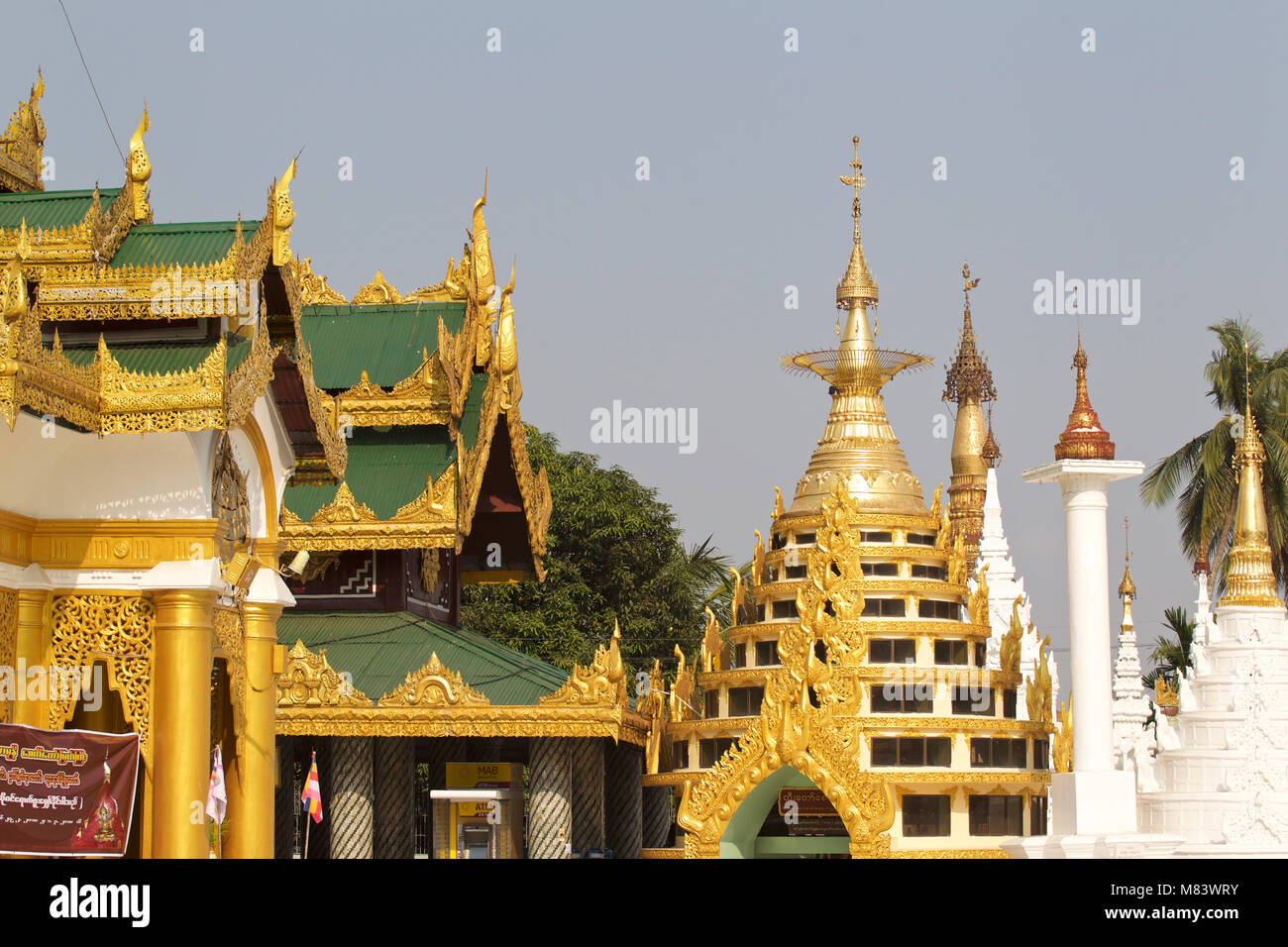 Buddhistische Tempelanlage Shwedagon ist ein historisches Symbol des Buddhismus, Yangon, Myanmar ...