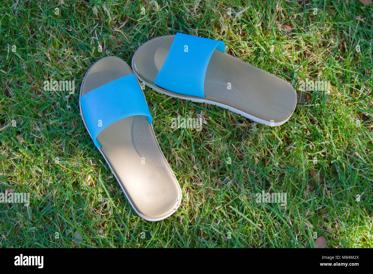 Flip flops pool -Fotos und -Bildmaterial in hoher Auflösung – Alamy