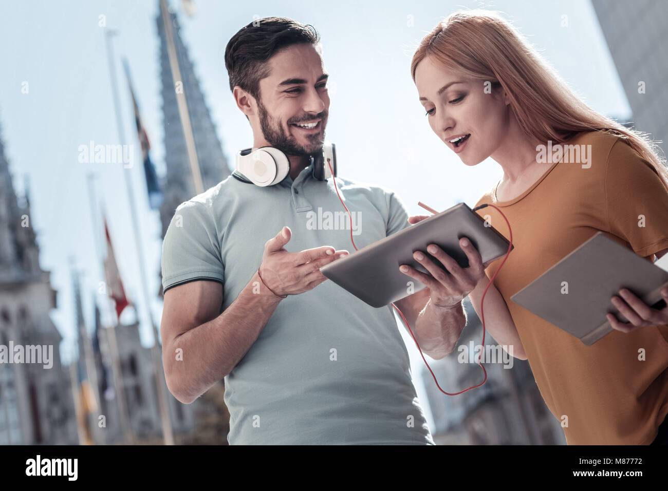 Erstaunt hilfe -Fotos und -Bildmaterial in hoher Auflösung – Alamy
