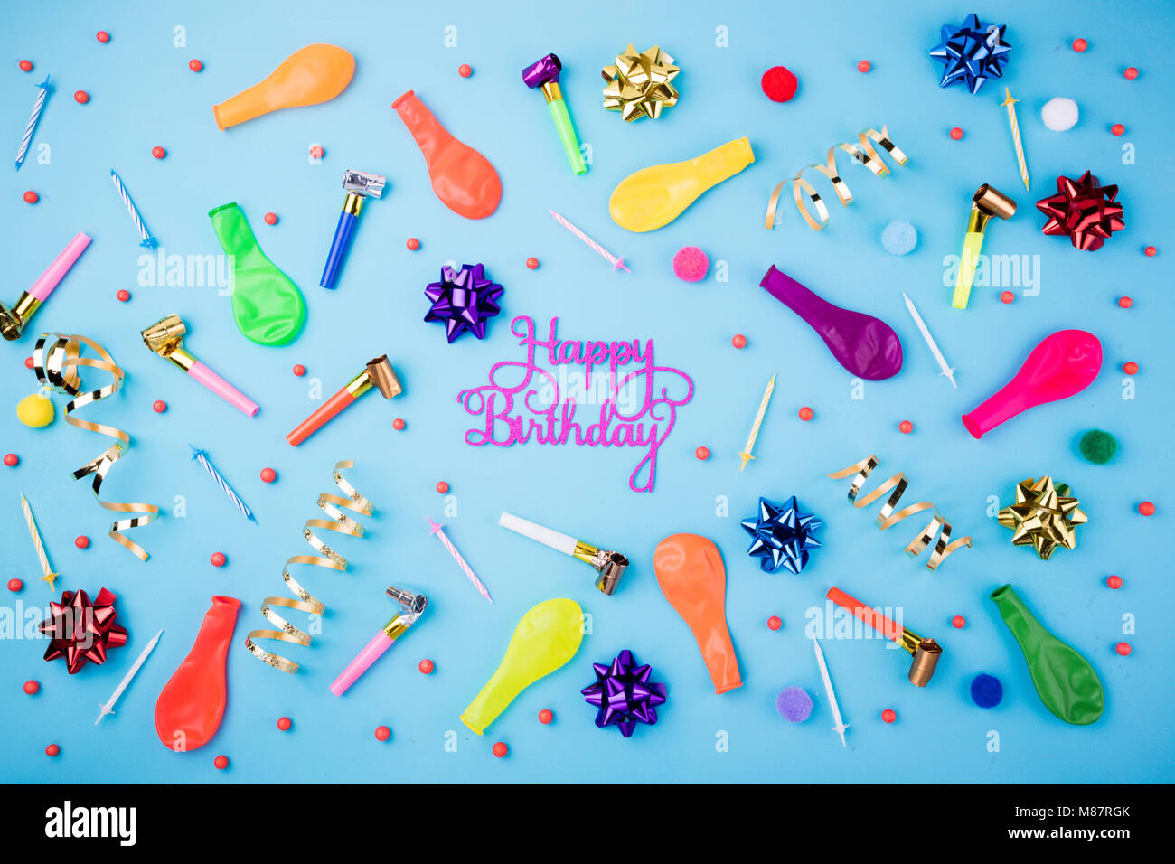 Happy birthday card template balloons -Fotos und -Bildmaterial in hoher ...