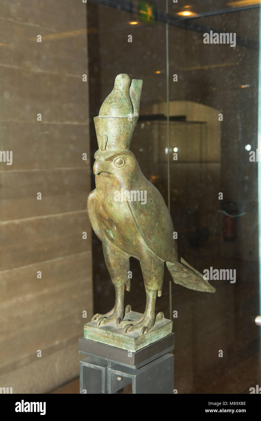 Eine Figur des Ägyptischen hawk Gott Horus tragen die Doppelkrone von ...