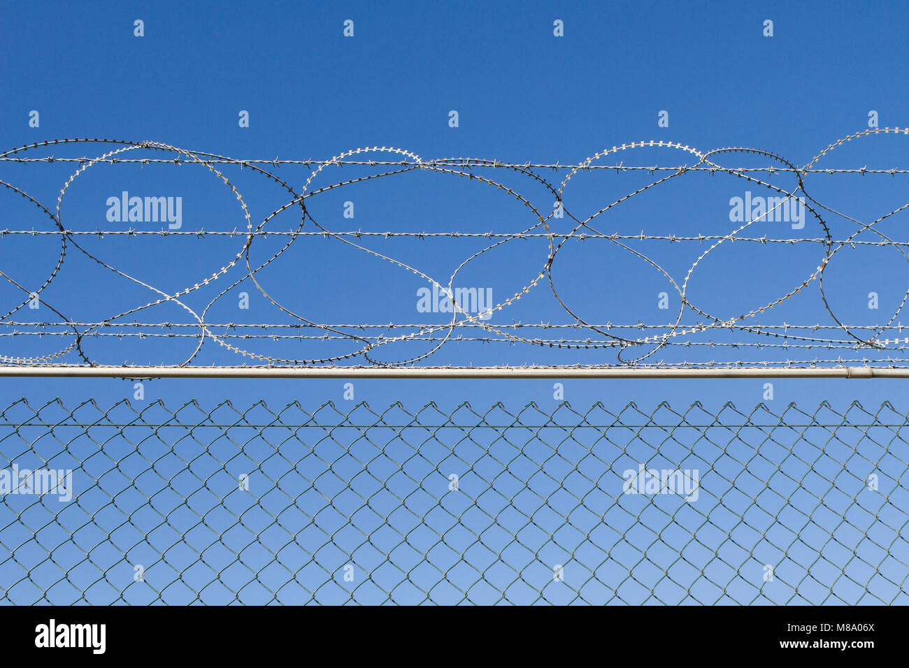 Border fencing -Fotos und -Bildmaterial in hoher Auflösung – Alamy