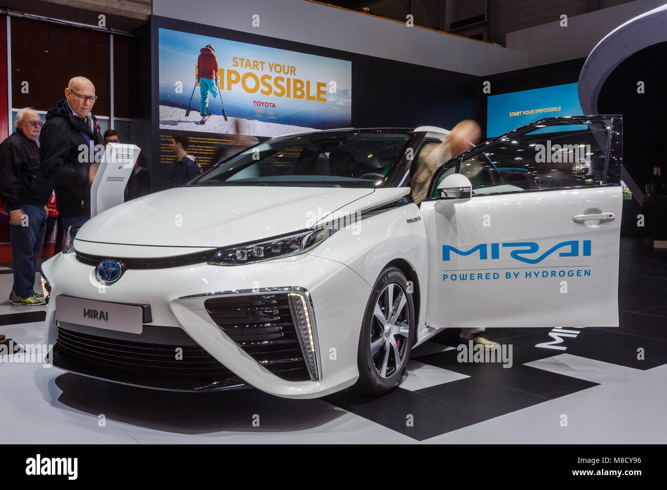 Toyota mirai wasserstoff brennstoffzelle -Fotos und -Bildmaterial in ...
