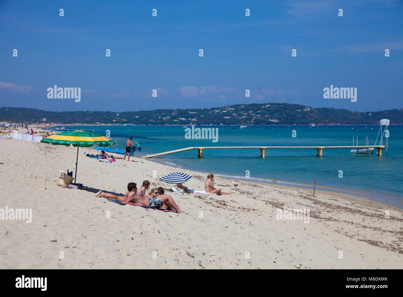 Leben am Strand am Strand von Pampelonne, beliebten Strand von Saint ...