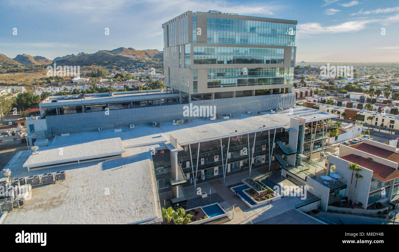 Luftaufnahmen von Kino Boulevard und Häuser von Colonia Pitic in ...