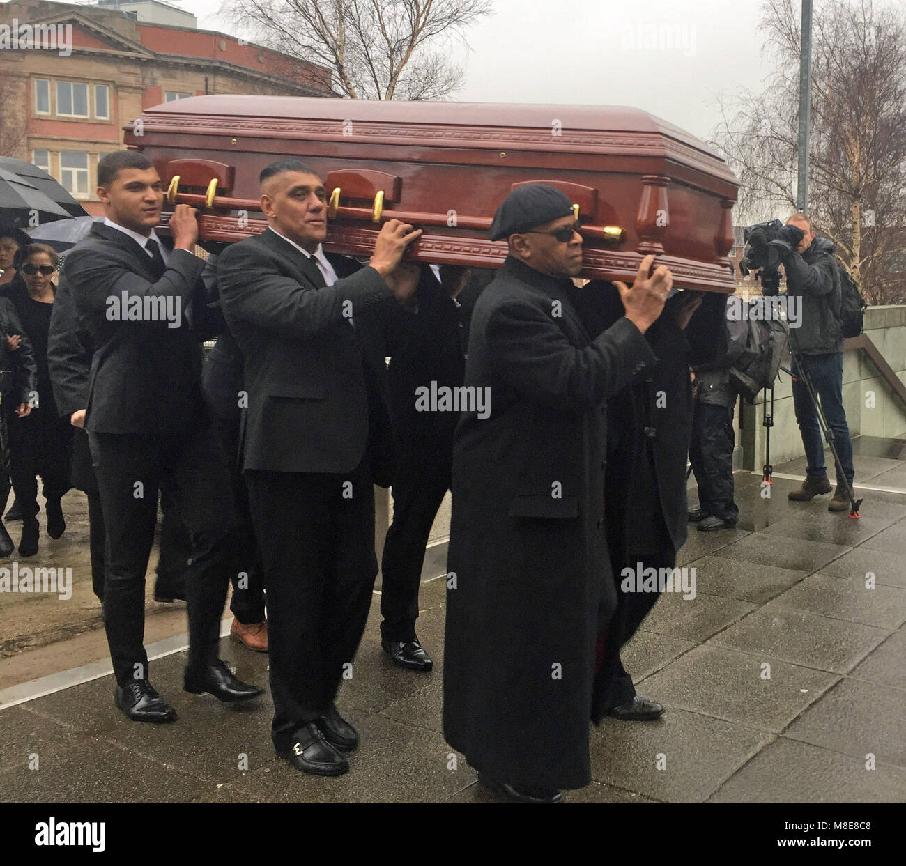 Bandkollege eddy amoo liverpool metropolitan cathedral -Fotos und ...