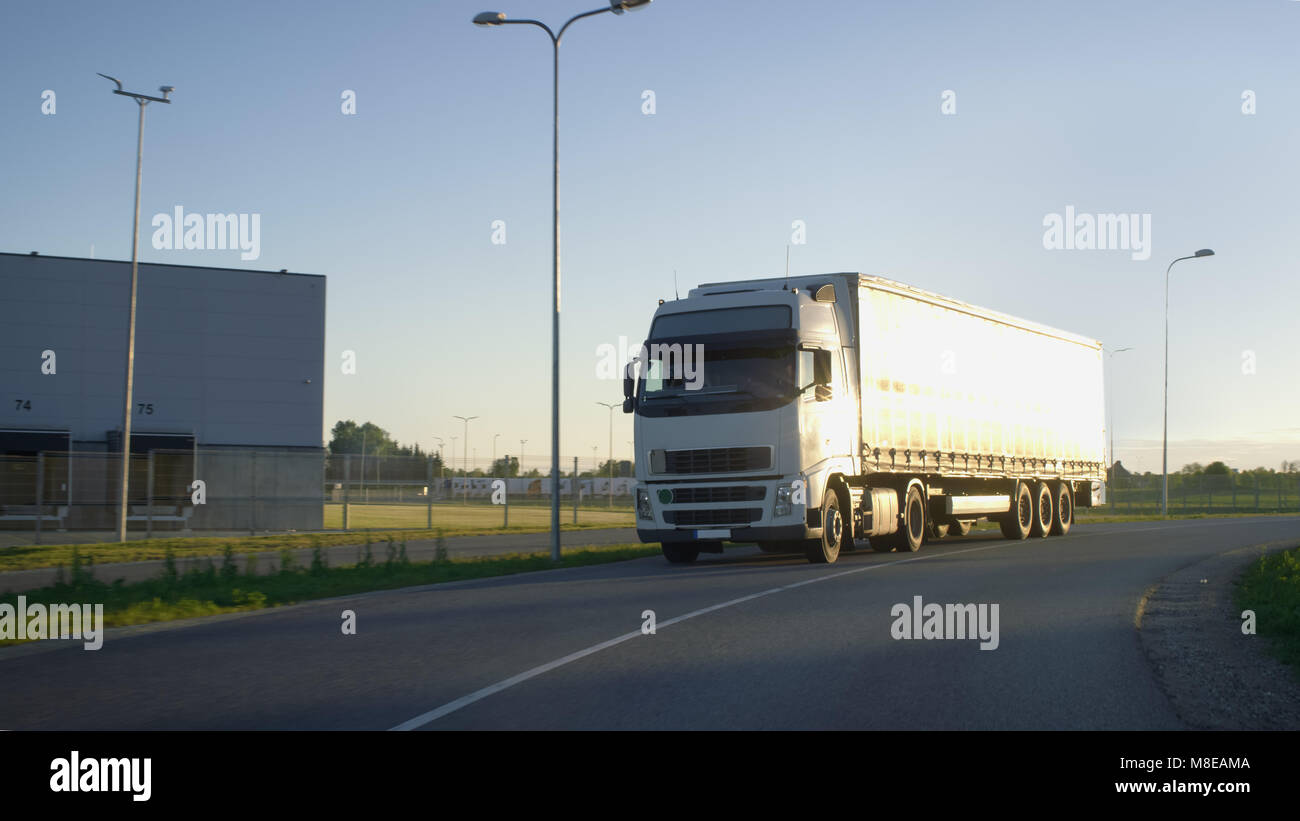Kommerzielle lkw transporte -Fotos und -Bildmaterial in hoher Auflösung ...