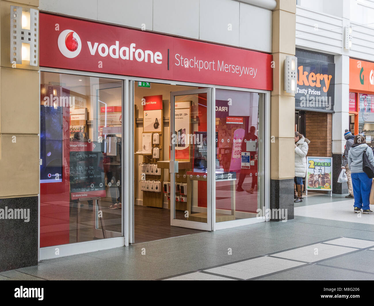 Shop front vodafone -Fotos und -Bildmaterial in hoher Auflösung – Alamy