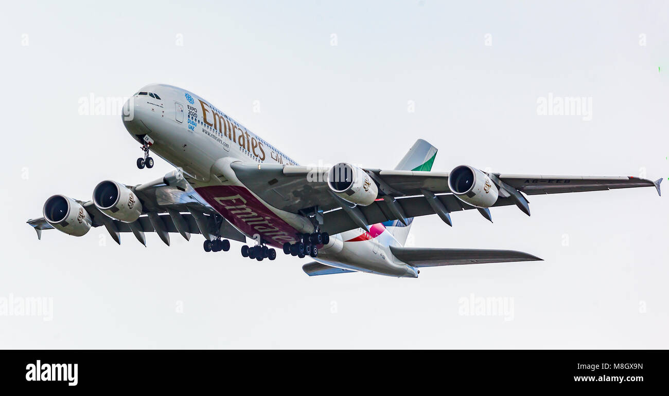 Emirates airlines airbus a380 -Fotos und -Bildmaterial in hoher ...