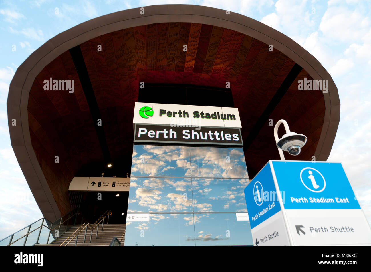 PERTH, Australien - Februar 1, 2018: transperth's New Perth Stadium ...