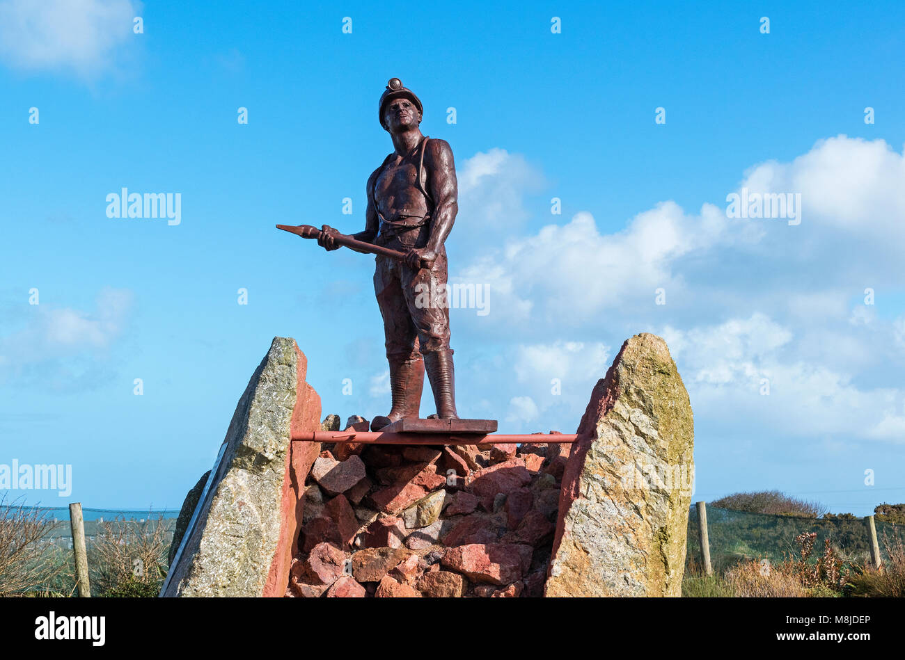 Cornish zinn miner skulptur -Fotos und -Bildmaterial in hoher Auflösung ...