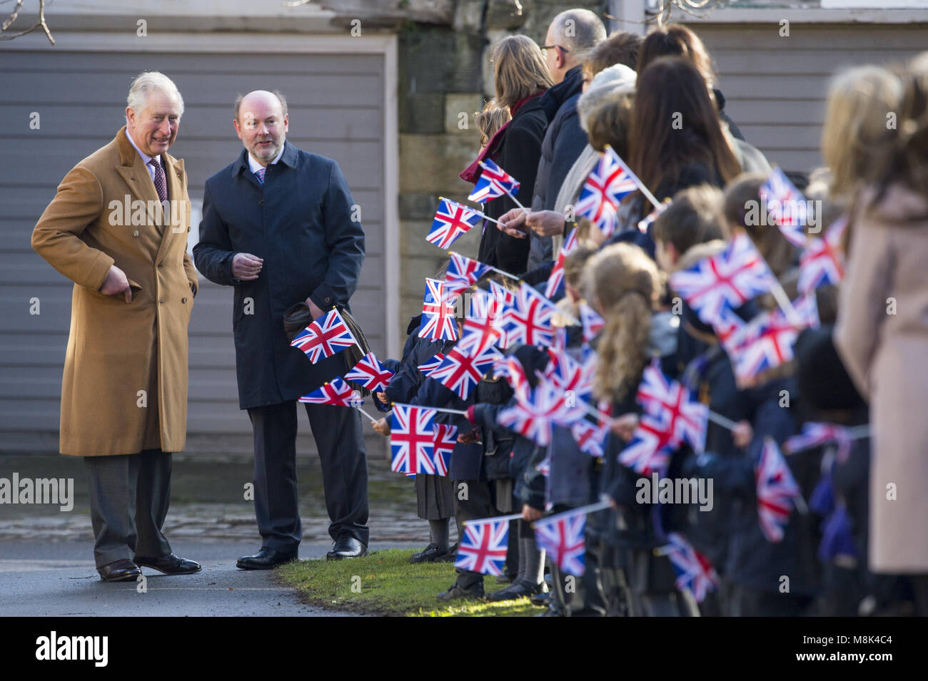 Prinz Charles kommt an Durham Cathedral auf der ersten Station seiner ...