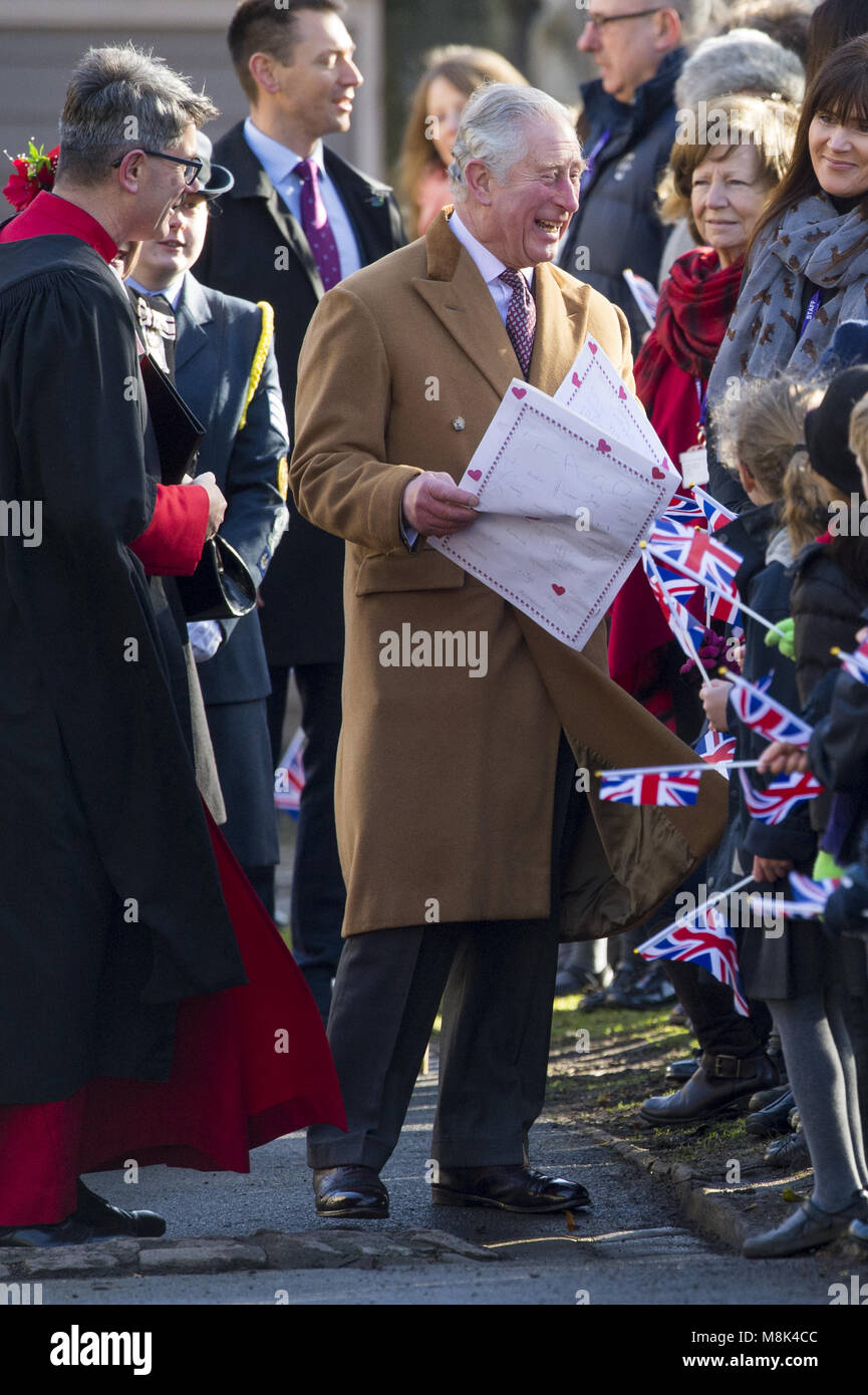 Prinz Charles kommt an Durham Cathedral auf der ersten Station seiner ...