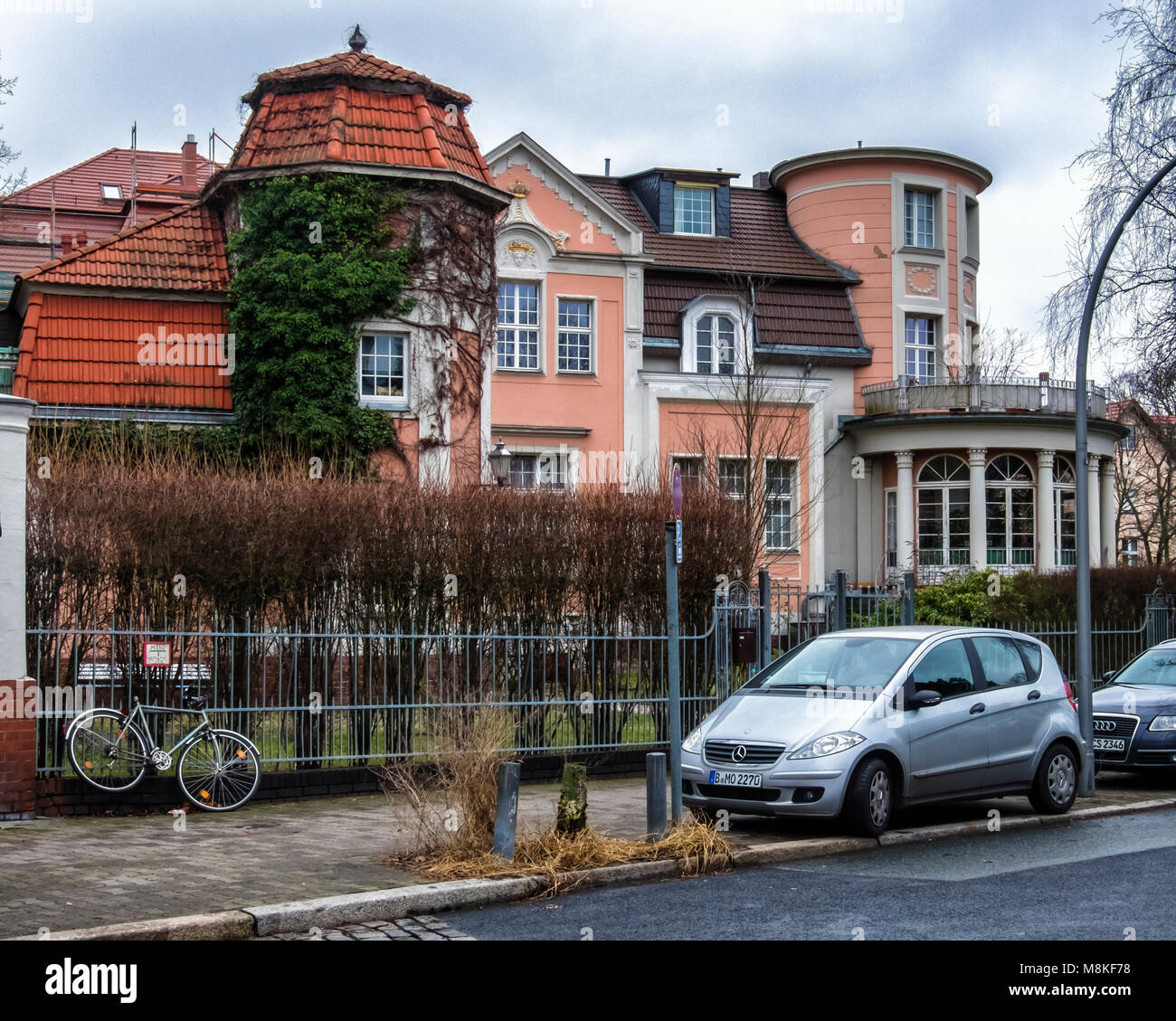 Villenviertel grunewald -Fotos und -Bildmaterial in hoher Auflösung – Alamy
