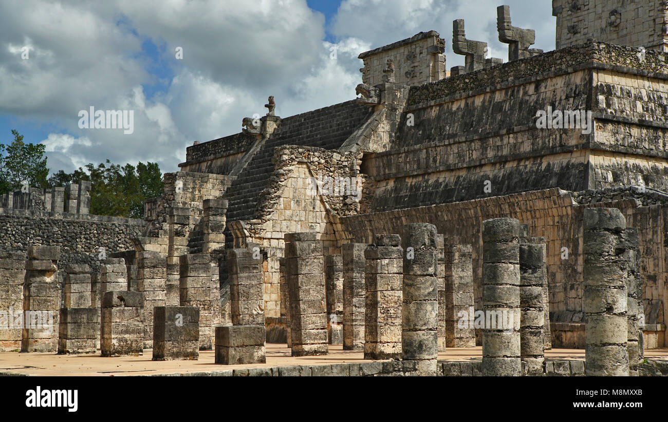 El Castillo (der Kukulkan Tempel) von Chichen Itza, Maya Pyramide in ...