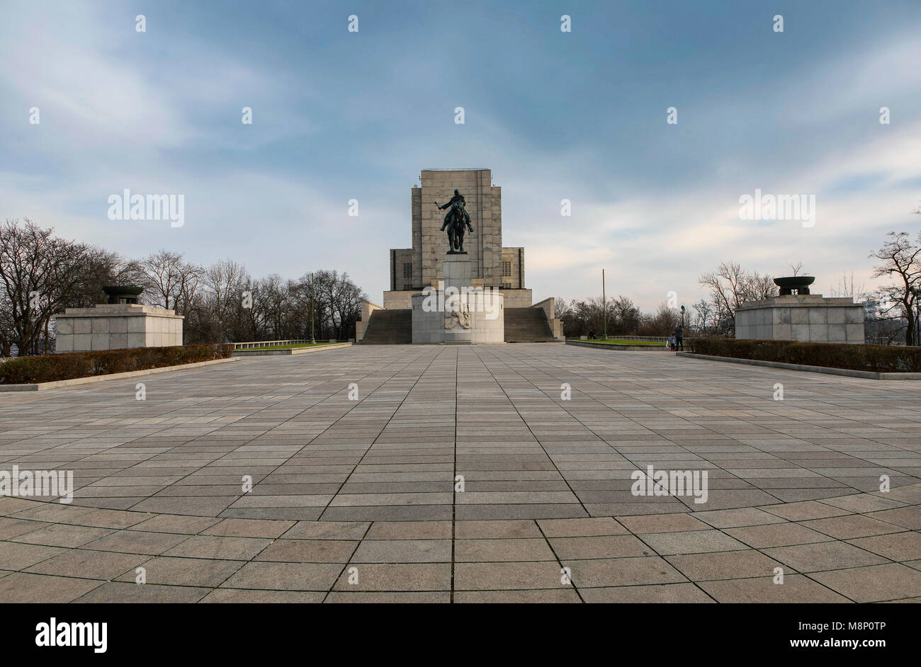 National Monument von Jan Zizka auf Vitkov Hill in Prag Stockfotografie ...