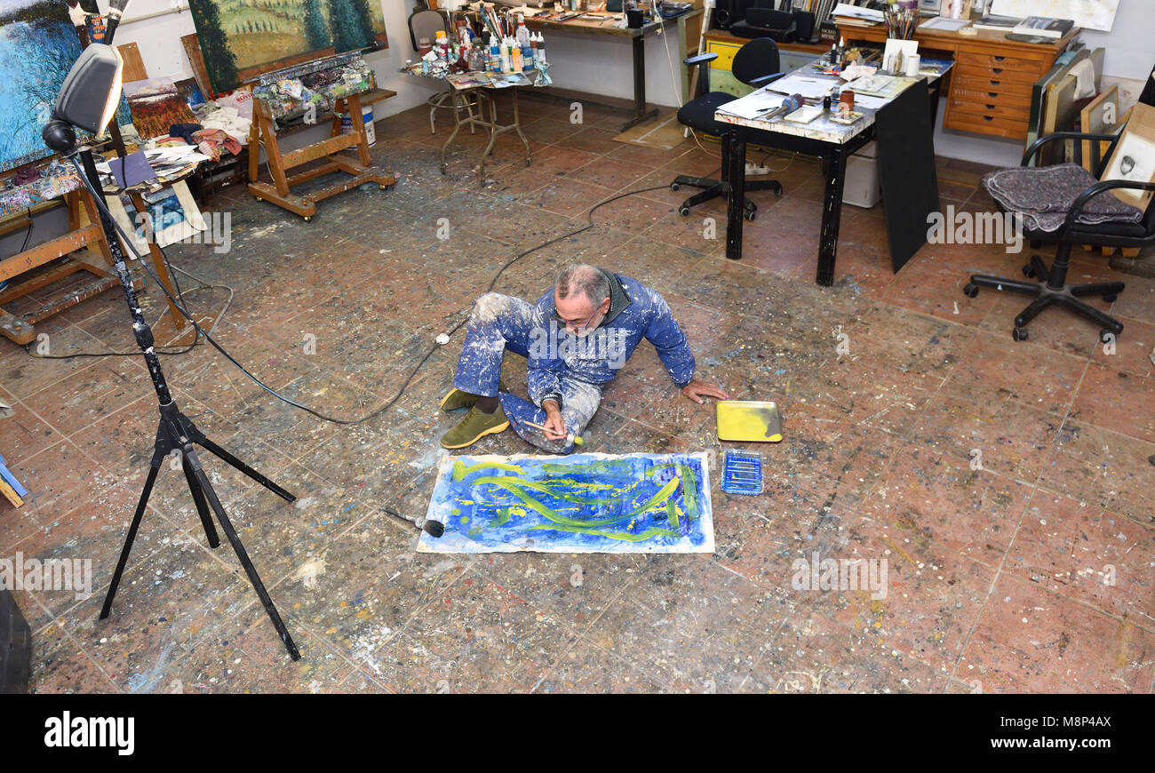 Rahmenmaler arbeitet -Fotos und -Bildmaterial in hoher Auflösung – Alamy