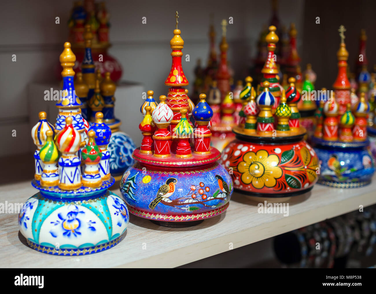 Souvenir shop on cathedral -Fotos und -Bildmaterial in hoher Auflösung ...