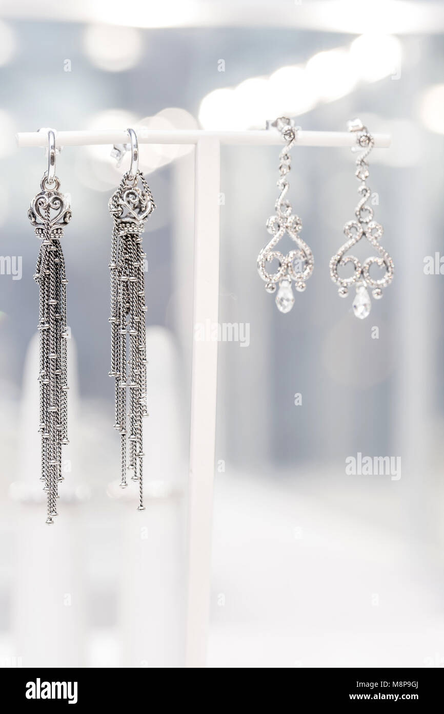 Silber schmuck display -Fotos und -Bildmaterial in hoher Auflösung – Alamy