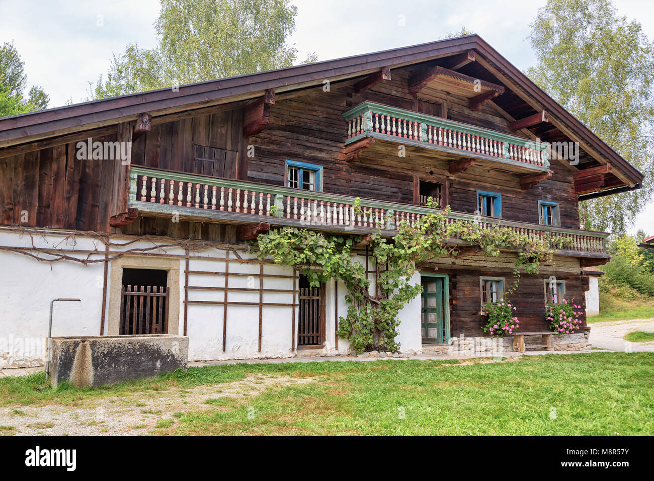 Typische altes Bauernhaus in Bayern, Deutschland Stockfotografie - Alamy