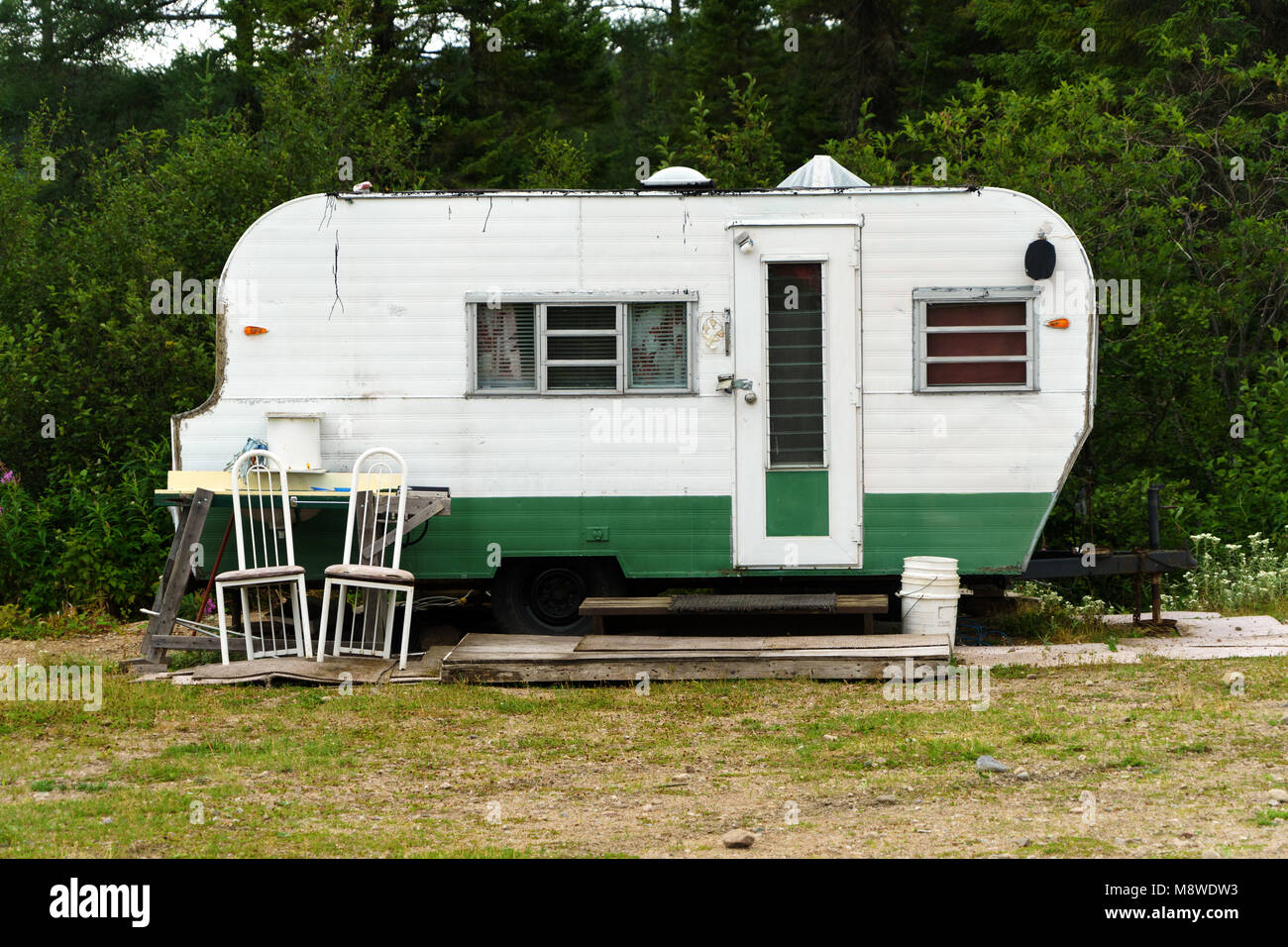 Verfallene alte wohnwagen -Fotos und -Bildmaterial in hoher Auflösung ...