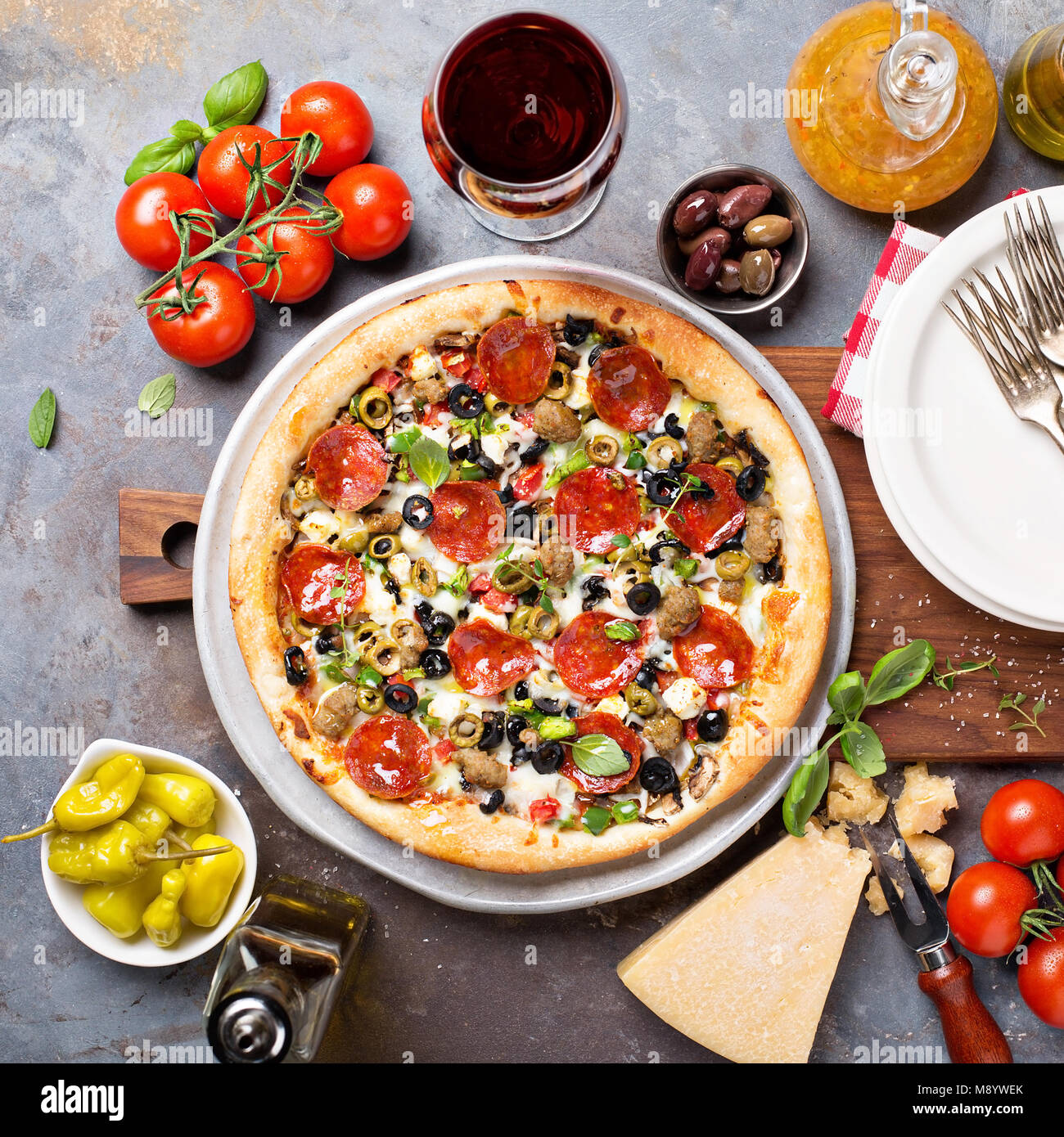 Italienische Pizza Mit Peperoni Stockfotos und -bilder Kaufen - Alamy