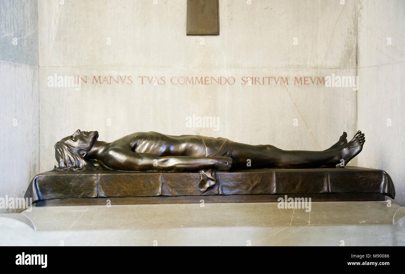 Bronze Statue, die die Passion Christi. Jesus ist auf dem Boden liegen ...