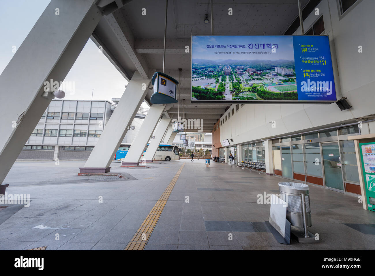 Seoul, Südkorea - 7. März 2018: Blick auf Seoul Express Bus Terminal ...