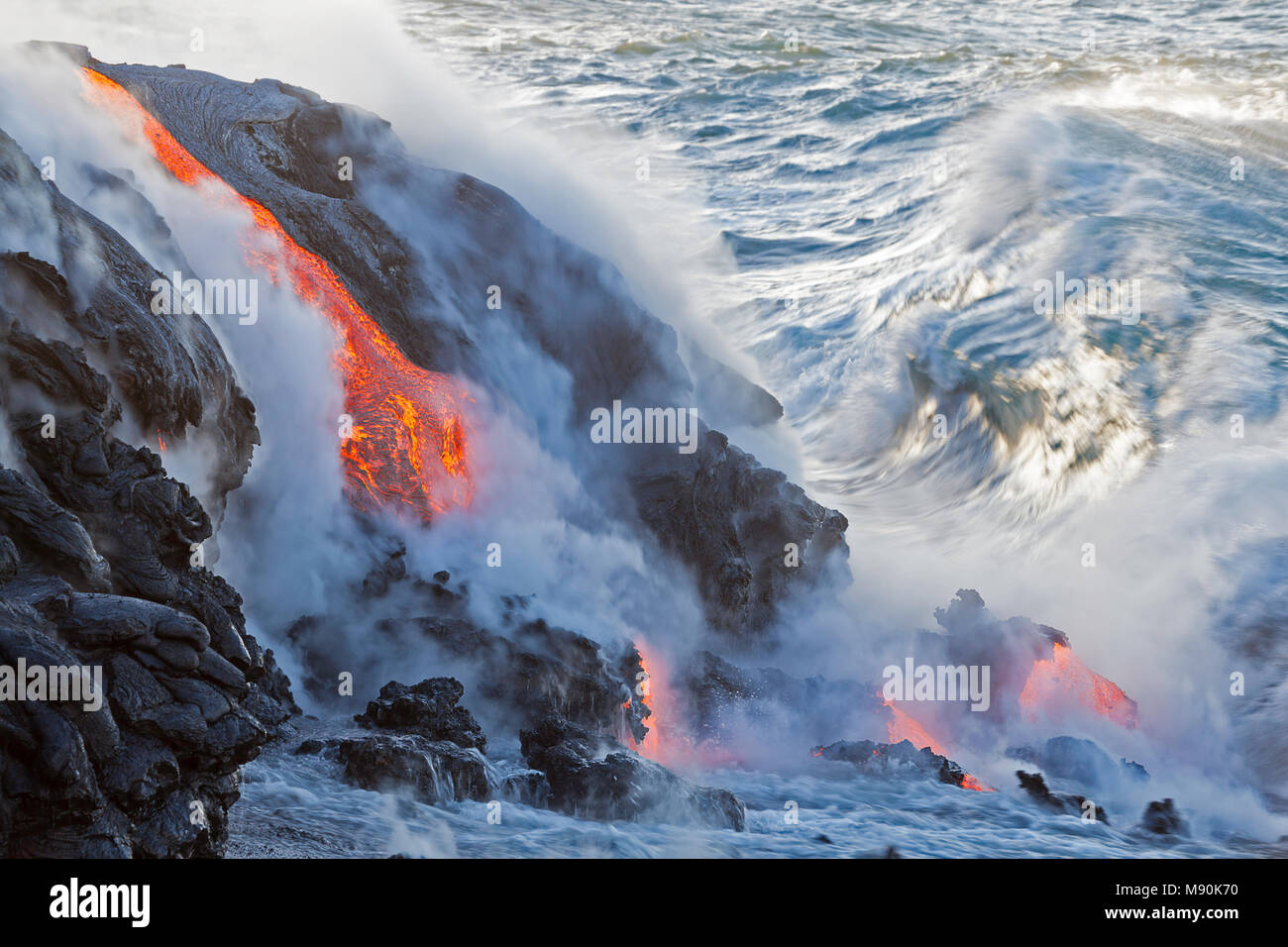 Lava splatter -Fotos und -Bildmaterial in hoher Auflösung – Alamy