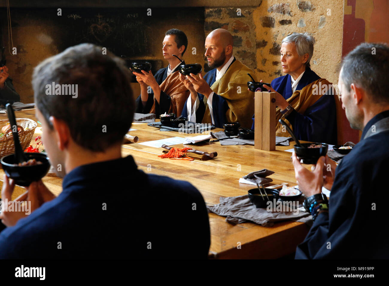 Rituelle mahlzeit -Fotos und -Bildmaterial in hoher Auflösung – Alamy