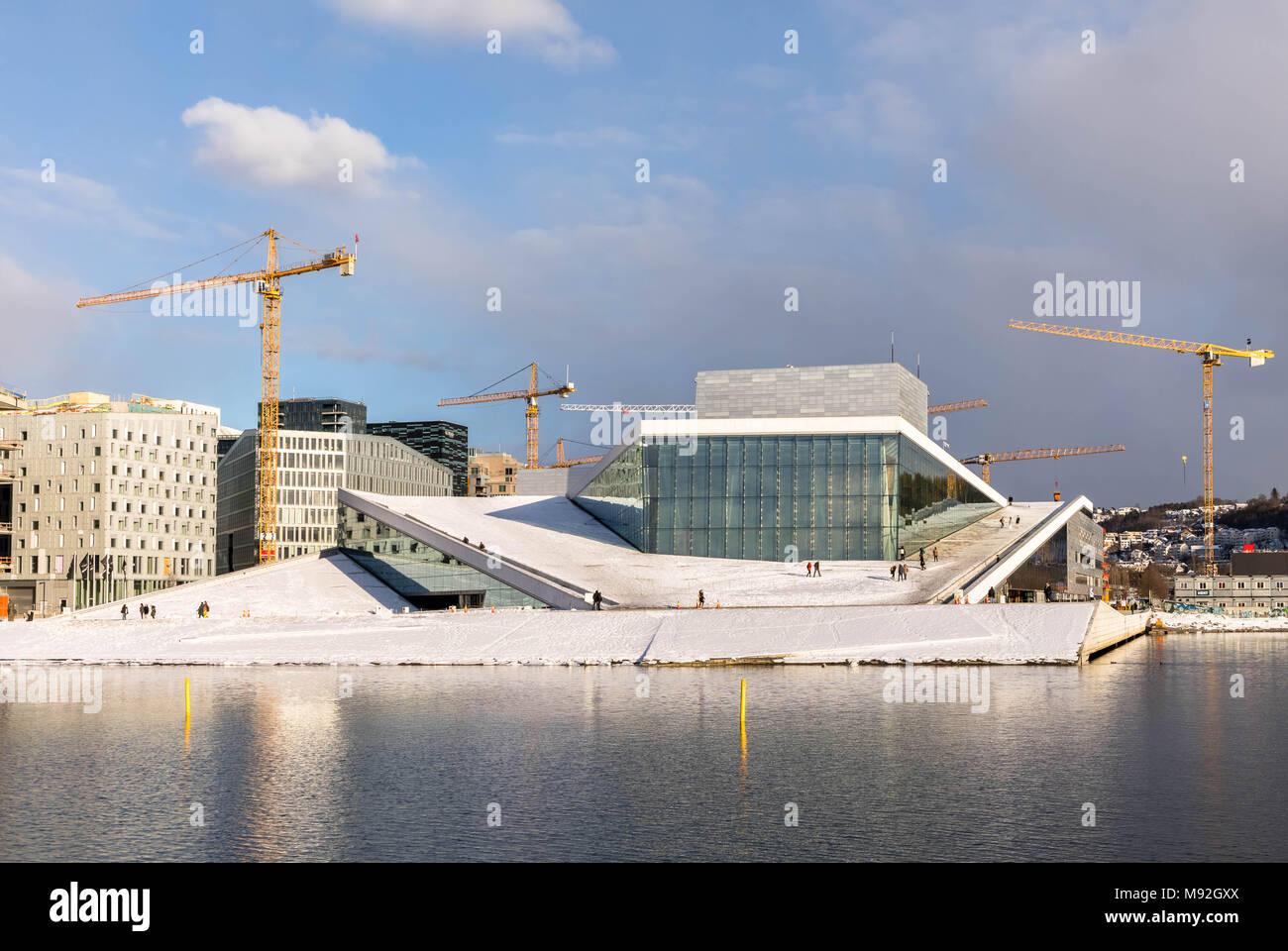 Oslo opera house snow -Fotos und -Bildmaterial in hoher Auflösung – Alamy