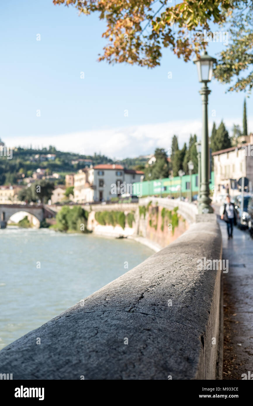 Etsch flussufer in verona -Fotos und -Bildmaterial in hoher Auflösung ...