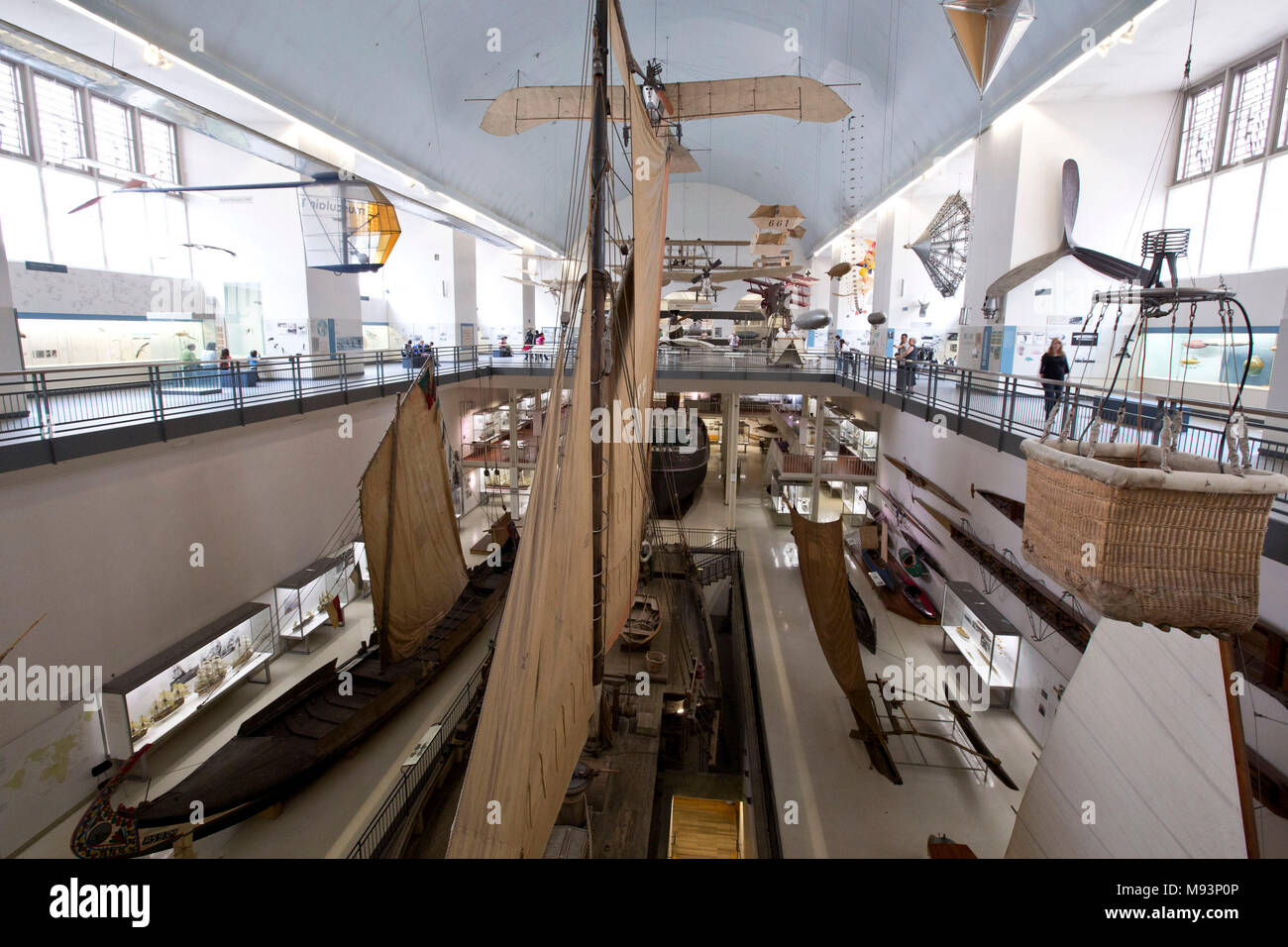 Musee des sciences et techniken -Fotos und -Bildmaterial in hoher ...