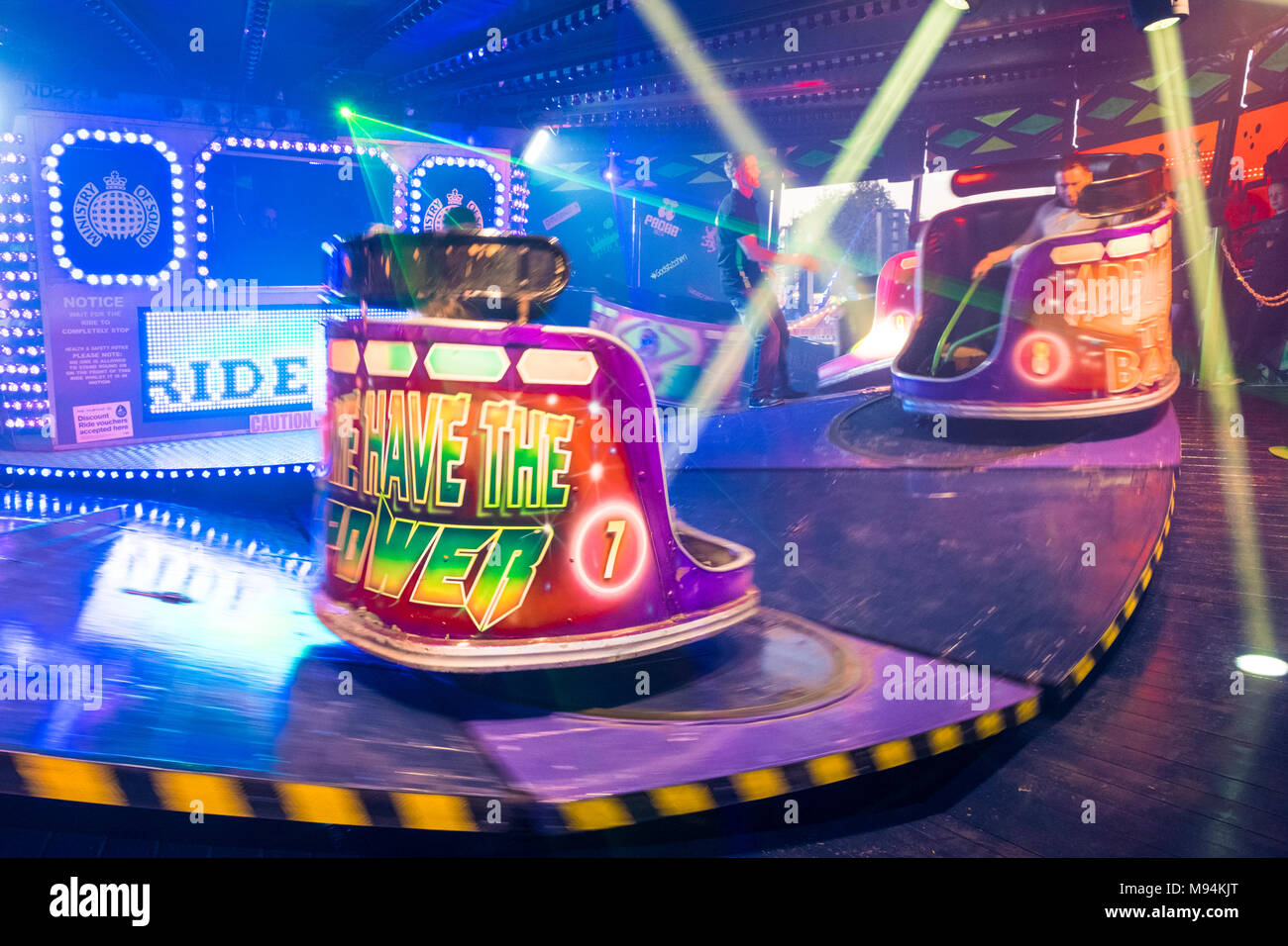 Messe kirmes kirmes lichter -Fotos und -Bildmaterial in hoher Auflösung – Alamy